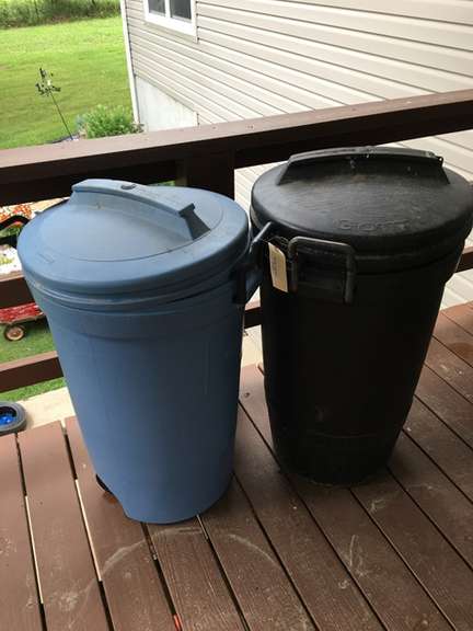 Gott Rubber Trash Can and Rubbermaid Trash Can with Lids - Wolfe ...