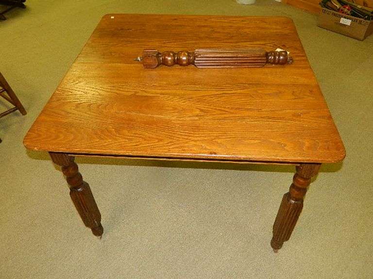 5 Leg Table - Wolfe Auction & Realty, LLC
