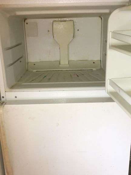 Roper Refrigerator - Wolfe Auction & Realty, LLC