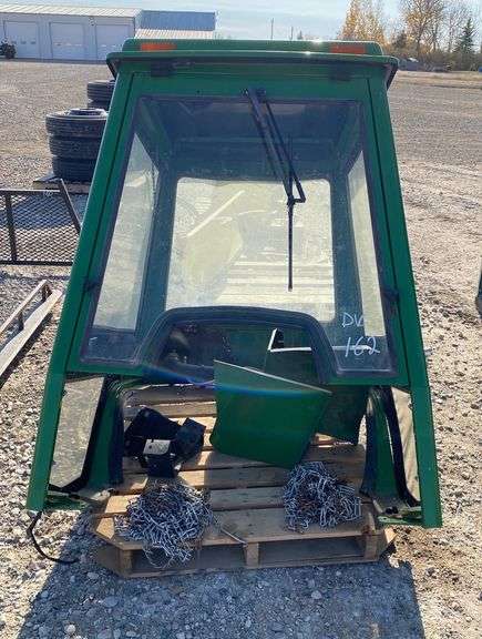 JOHN DEERE 400 SERIES TRACTOR CAB KIT - Wild Rose Auction Services
