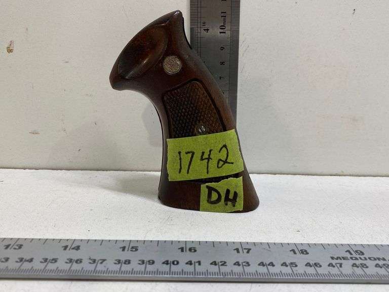 SMITH & WESSON WOODEN PISTOL HANDLE - Wild Rose Auction Services