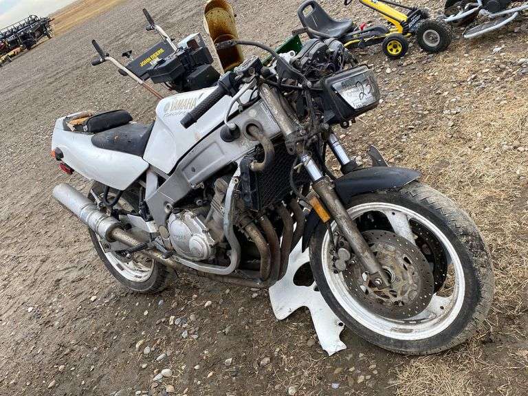 MOTORCYCLE 1300 YAMAHA - WHITE - Wild Rose Auction Services