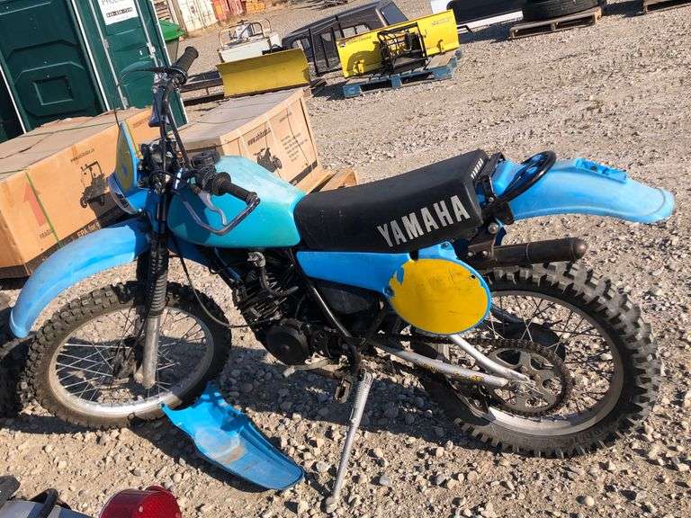 1982 YAMAHA DT 125CC DIRT BIKE - Wild Rose Auction Services