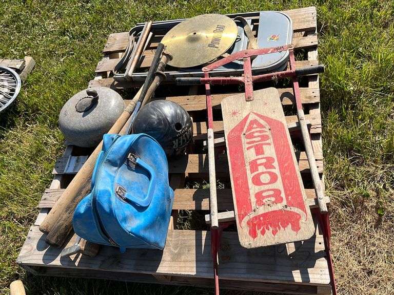 PALLET OF RECREATION ITEMS - Wild Rose Auction Services