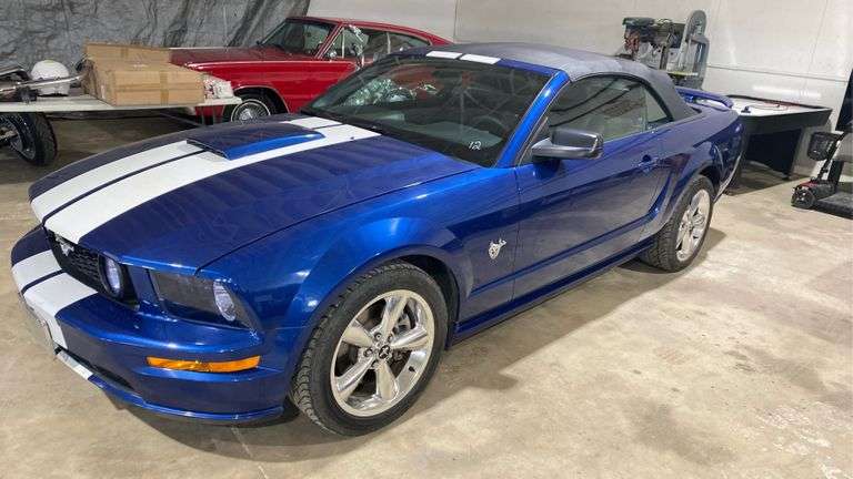 2009 FORD MUSTANG CONVERTIBLE - Wild Rose Auction Services