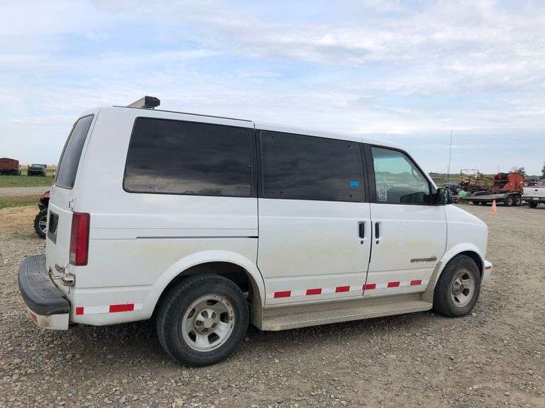1999 GMC SAFARI VAN SL AWD - Wild Rose Auction Services