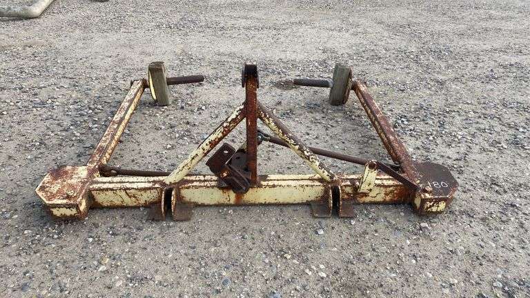 3PH ROUND BALE SQUEEZE FEEDER ATTACHMENT - Wild Rose Auction Services