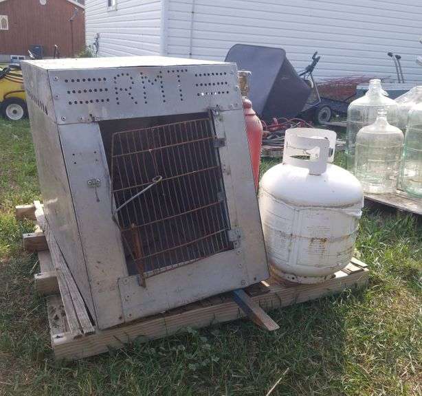 2 PROPANE TANKS (20 & 30 LBS), OXYGEN TANK, METAL CRATE - Wild Rose ...