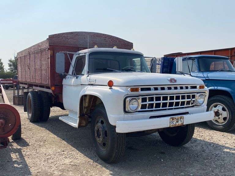 1965 MERCURY M600 TRUCK, BOX & HOIST - Wild Rose Auction Services