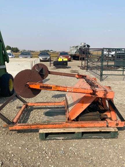SUBURBAN 2 BALE LIFTER FOR TRUCK - Wild Rose Auction Services