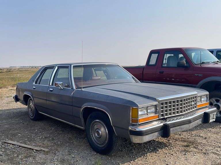 1984 FORD CROWN VICTORIA 4 DR CAR - Wild Rose Auction Services