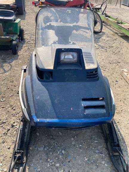 1986 YAMAHA EXCEL SNOWMOBILE - Wild Rose Auction Services