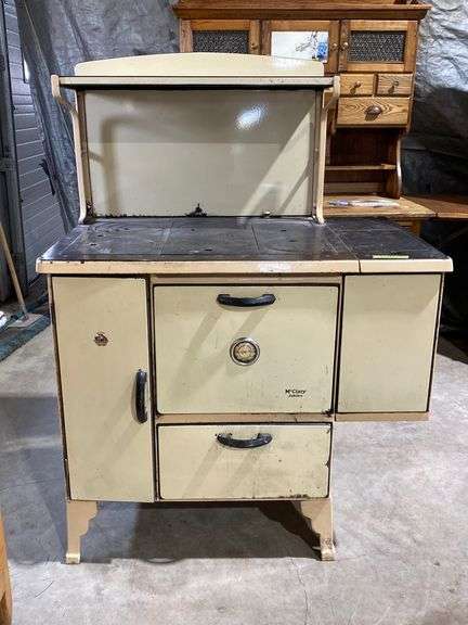 MCCLARY JUBILEE VINTAGE STOVE - Wild Rose Auction Services