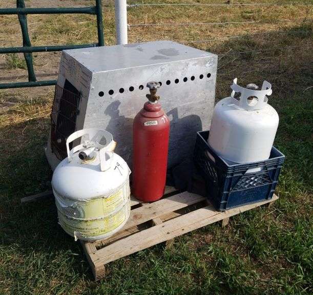 2 PROPANE TANKS 20 30 LBS OXYGEN TANK METAL CRATE Wild Rose