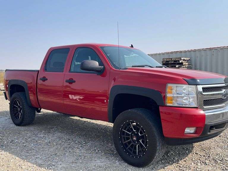 2008 CHEV SILVERADO 4X4 - Wild Rose Auction Services