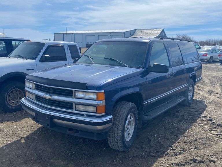 1997 CHEVROLET SUBURBAN 1500 4WD - Wild Rose Auction Services