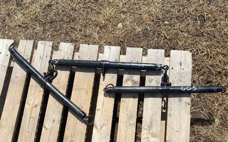 DOUBLE TREE HORSE HITCH, APPROX. 4' - Wild Rose Auction Services