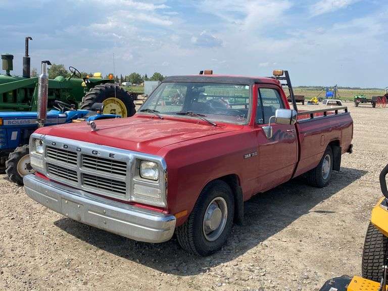 1991 DODGE D150 PICK UP - Wild Rose Auction Services