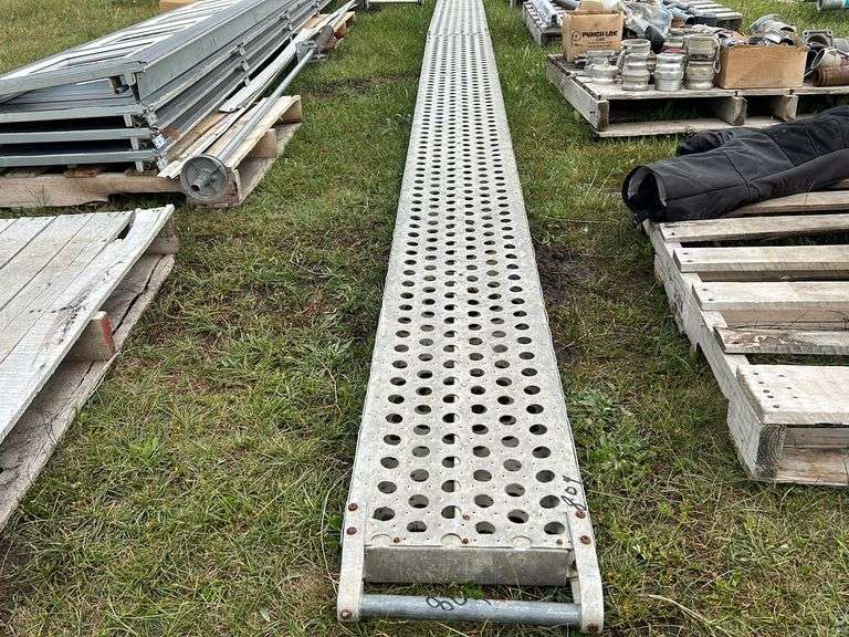 FALCON PLANK LADDER SCAFFOLD PLATFORM. 24' WITH 3000 LB MAX. - Wild ...