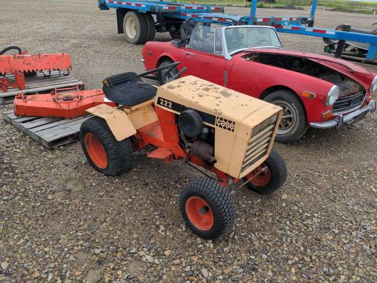CASE 222 LAWN TRACTOR - Wild Rose Auction Services