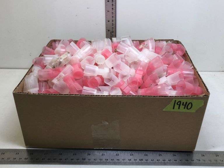 BOX OF MISC WADS. Approx. 100 pieces. - Wild Rose Auction Services