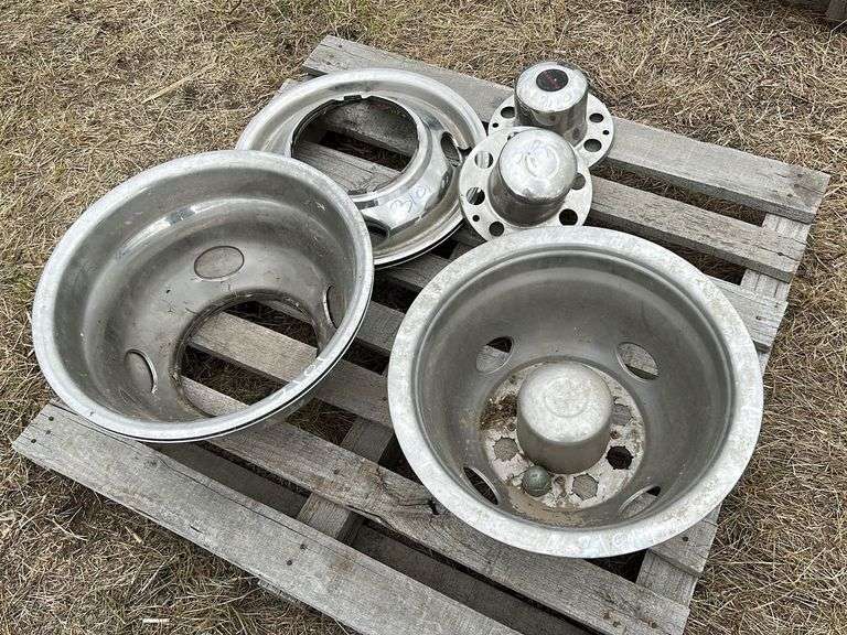 GMC 1 TON DUALLY CHROME HUB RINGS/CAPS, Approx. 7 Pcs - Wild Rose ...