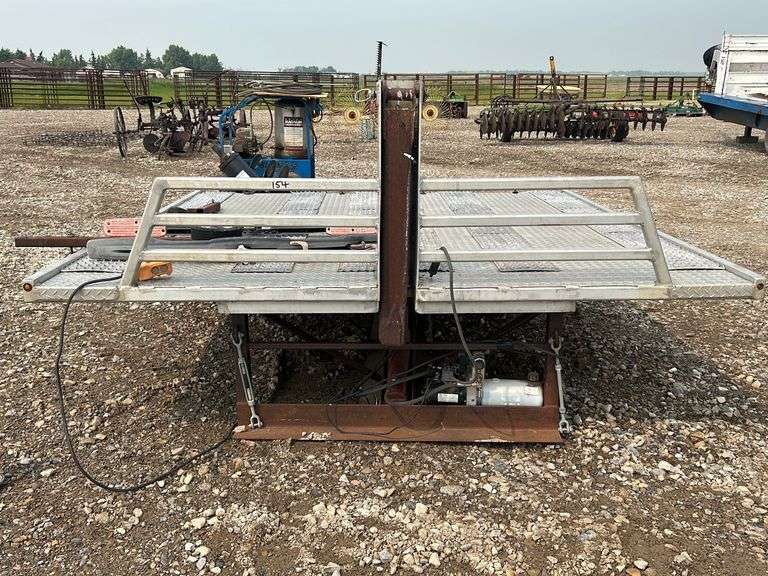 HYDRAULIC LIFT TRUCK BED SLED DECK. TOP DECK Approx. 9' x 8' x 4'3" C/W ...