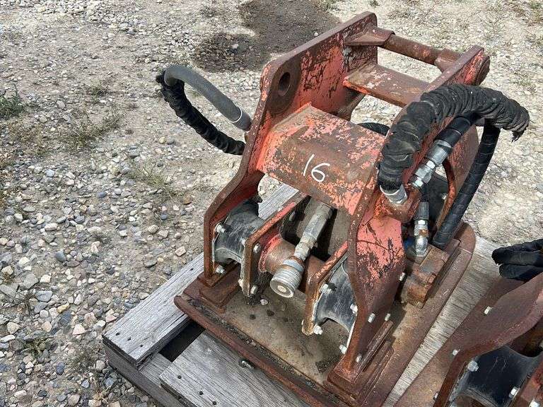 PLATE TAMPER - FITS 580 CASE TRACTOR, W/HOSES, APPROX 2' X 2.75' - Wild ...