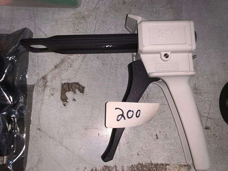 3M DMA 50 HOLE PUNCH - World Wide Auction Inc