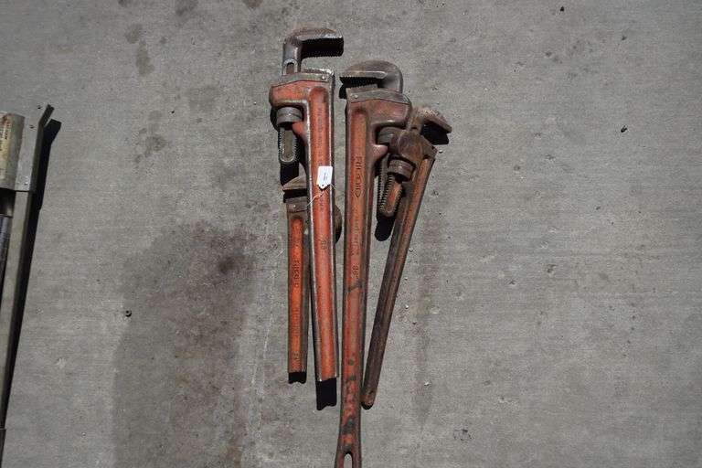 Large pipe wrenches - World Wide Auction Inc
