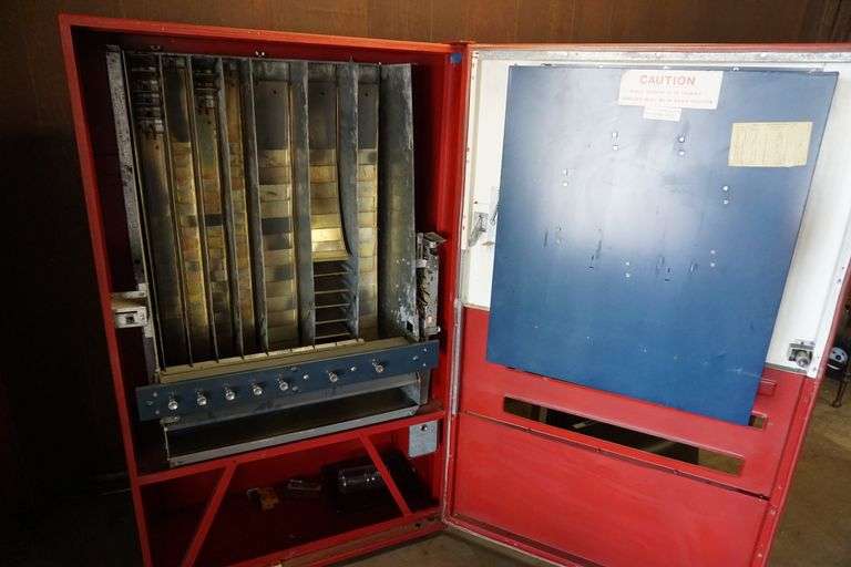 Vintage Lance vending machine - World Wide Auction Inc