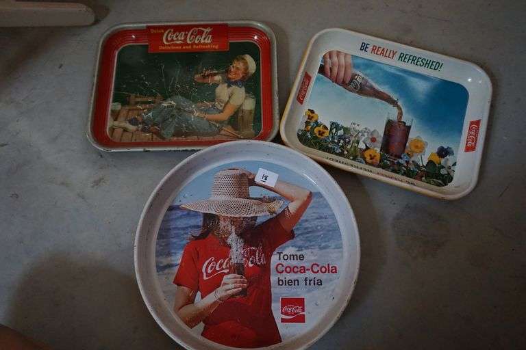 Vintage Collectable Coca Cola Trays - World Wide Auction Inc
