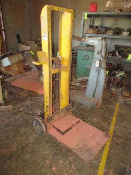 BIG JOE 1454 WALK BEHIND PLATFORM LIFT - World Wide Auction Inc