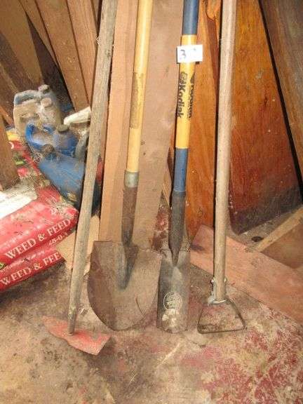ASSORTED YARD TOOLS AS SHOWN - World Wide Auction Inc