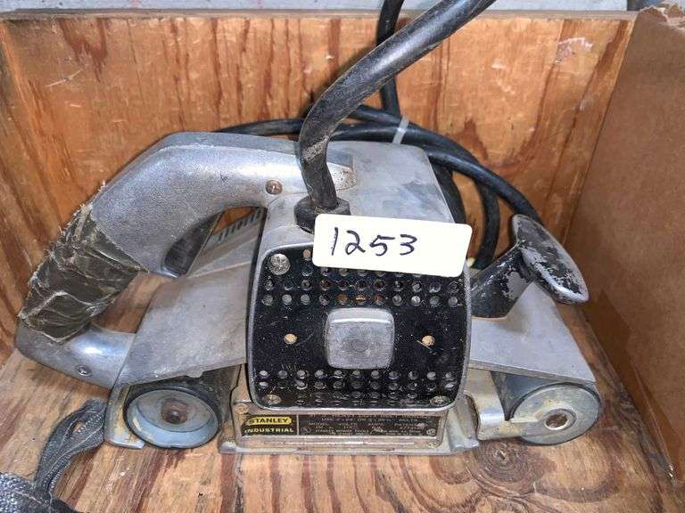 STANLEY 31-3 HEAVY DUTY BELT SANDER MODEL 02 - World Wide Auction Inc