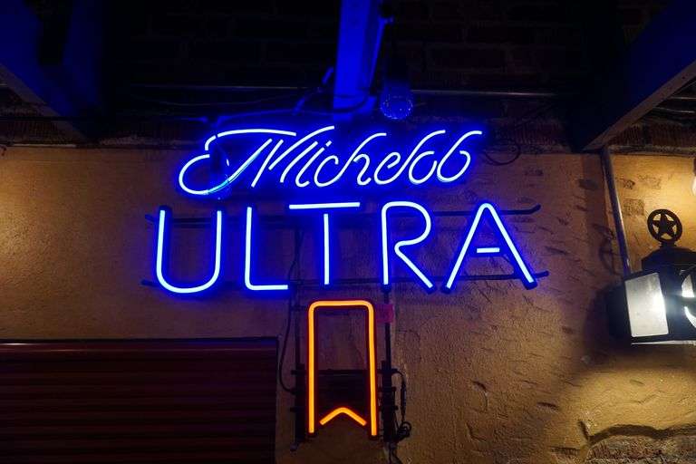 Michelob Ultra neon sign - World Wide Auction Inc