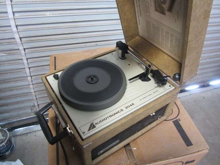 Old vintage portable electric record player - World Wide Auction Inc
