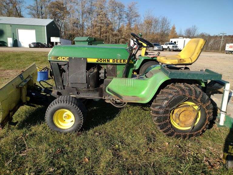 John Deere 400 Lawn Tractor - W. Yoder Auction