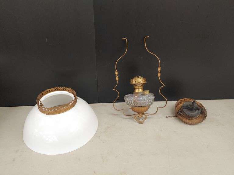 Drop Down, Ceiling Oil Lamp - W. Yoder Auction