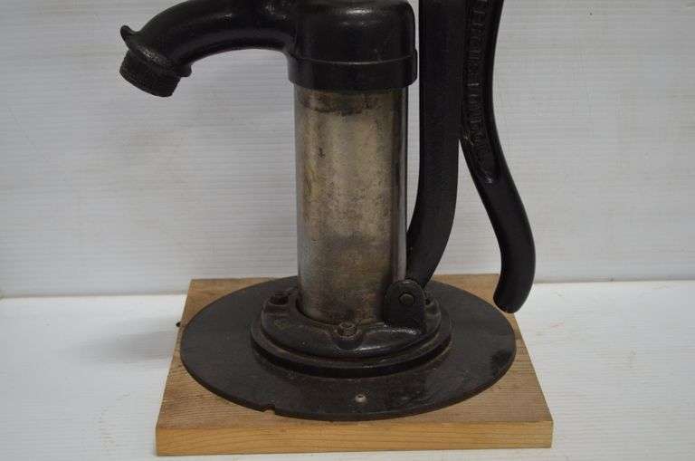 Beatty Bros Well Pump - Yorkton Auction Centre