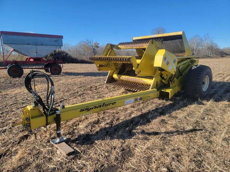 2005 Degelman 7200 Rock Picker 23471 - Yorkton Auction Centre
