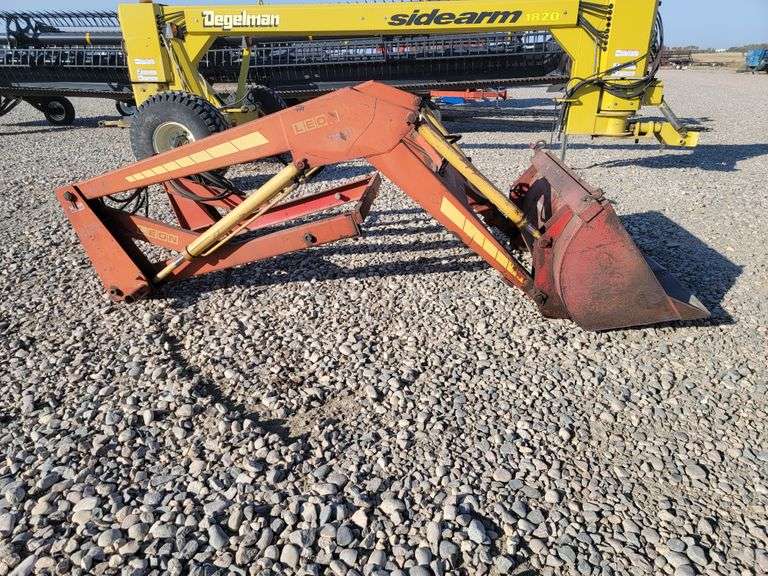 Leon 606 Loader with a Bucket - Yorkton Auction Centre