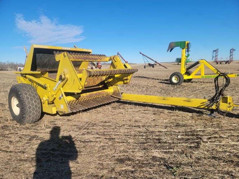 2005 Degelman 7200 Rock Picker 23471 - Yorkton Auction Centre