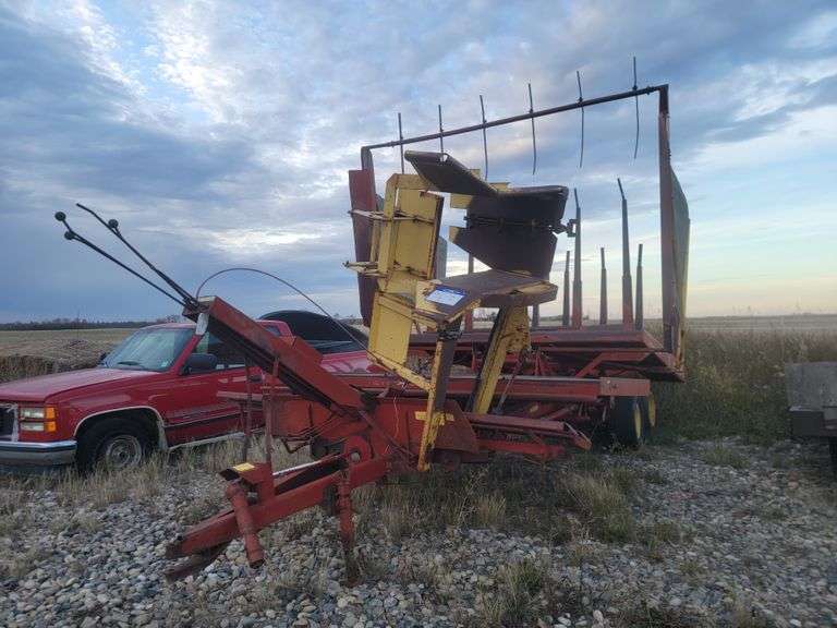 New Holland Bale Picker - Yorkton Auction Centre