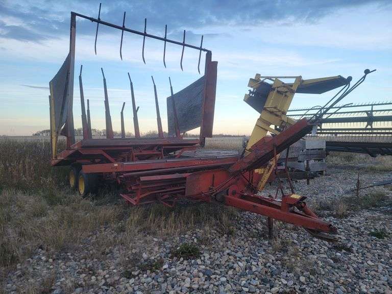 New Holland Bale Picker - Yorkton Auction Centre