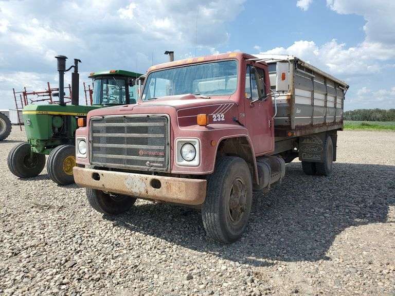 1988, INTERNATIONAL HEAVY VEHICLE, Truck - Yorkton Auction Centre