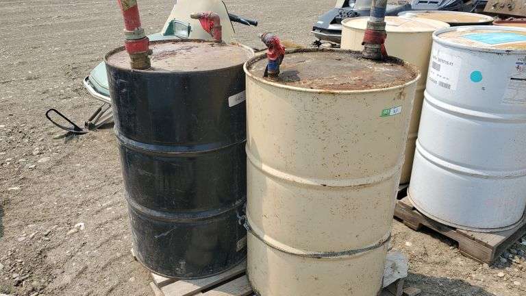 2 sprayfoam Barrel pumps - Yorkton Auction Centre