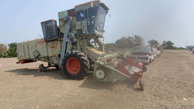 Claas Matador combine vintage - Yorkton Auction Centre