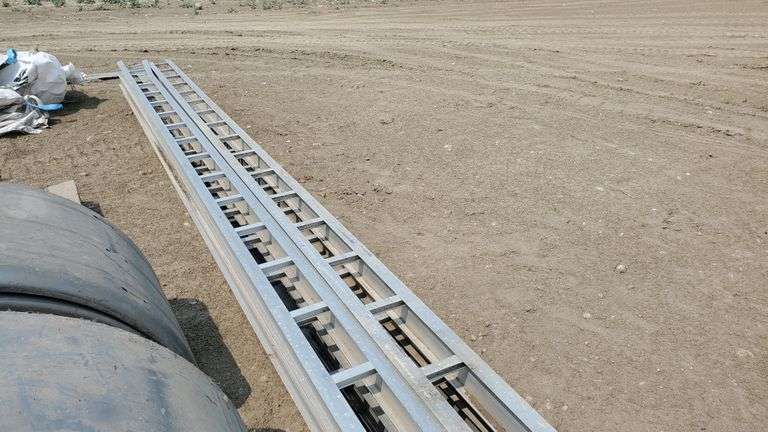 Electric cable cradle holders - Yorkton Auction Centre
