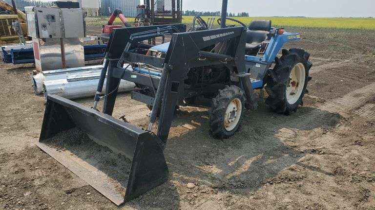 Iseki tractor with loader - Yorkton Auction Centre